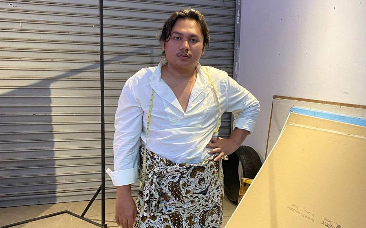 Selebgram Keanu Agl Dikecam Tokoh Adat Melayu Gara-gara Busana Tak ...