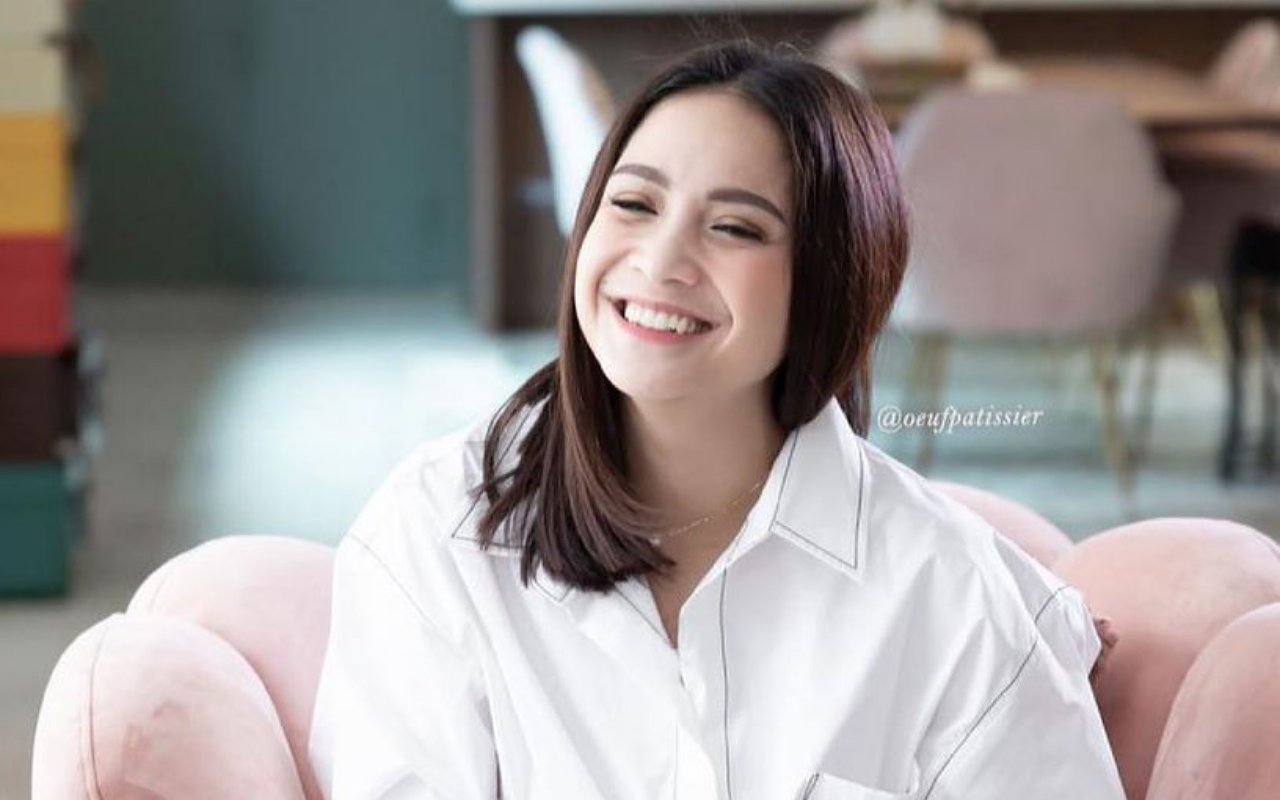 Nagita Slavina Pakai 'Baju Bolong' Saat Jenguk Bayi Zaskia Sungkar, Harganya Bikin Jantungan!