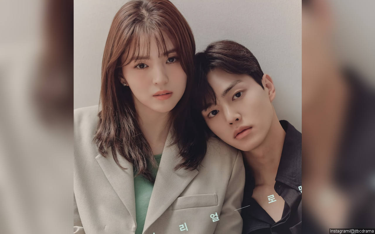 Sikap Song Kang ke Han So Hee di BTS Pemotretan Poster 'Nevertheless ...