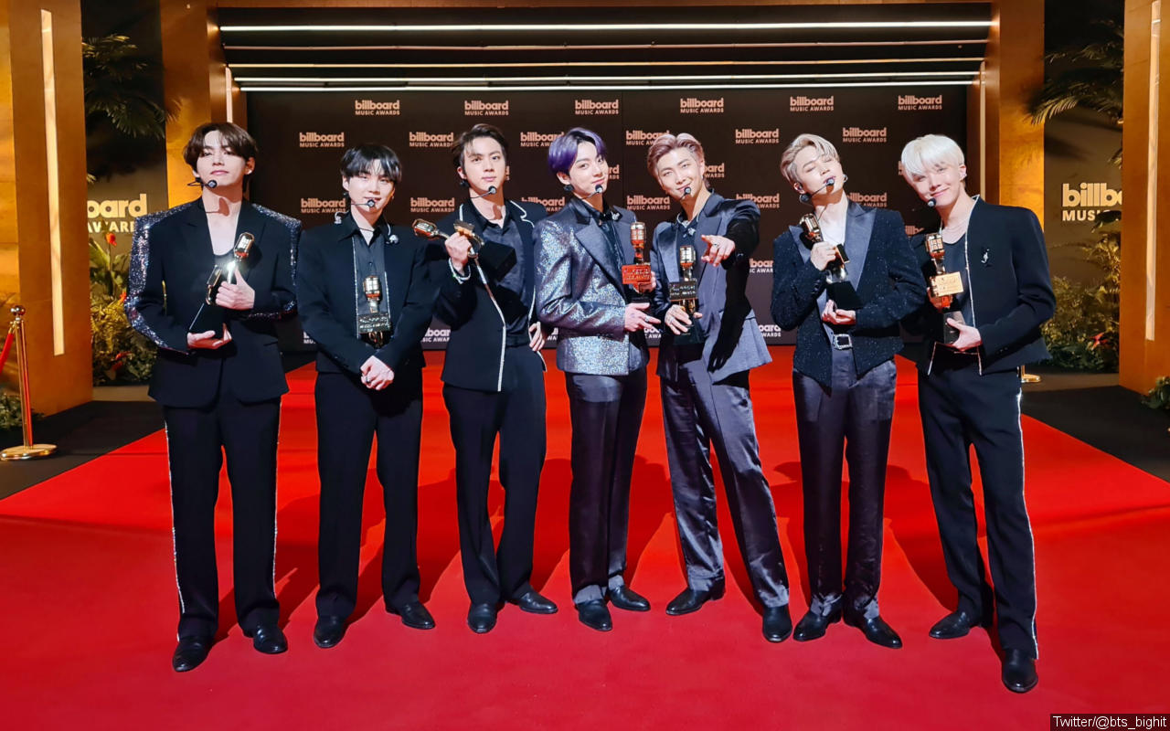 BTS Sukses Bawa Pulang 3 Piala 'iHeartRadio Awards 2021', Salah Satunya Kategori Untuk Fans