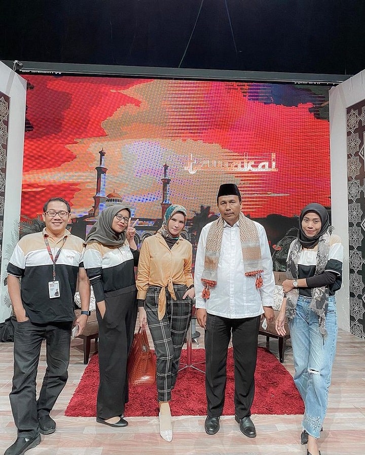 Menjadi Pembawa Acara TV