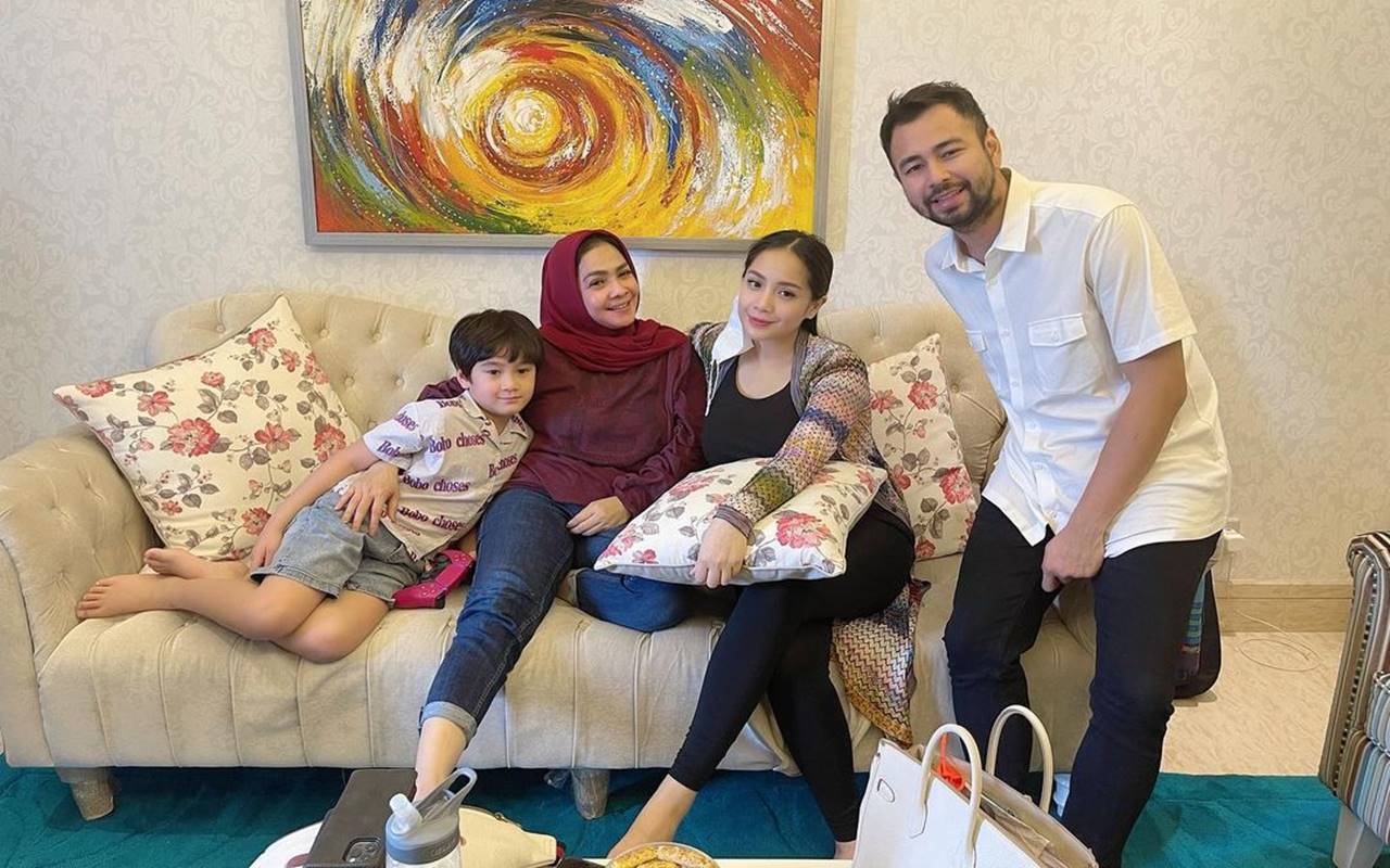 Mama Rieta Pamer Foto Pertama Kali Raffi Ahmad PDKT Ke Nagita Slavina