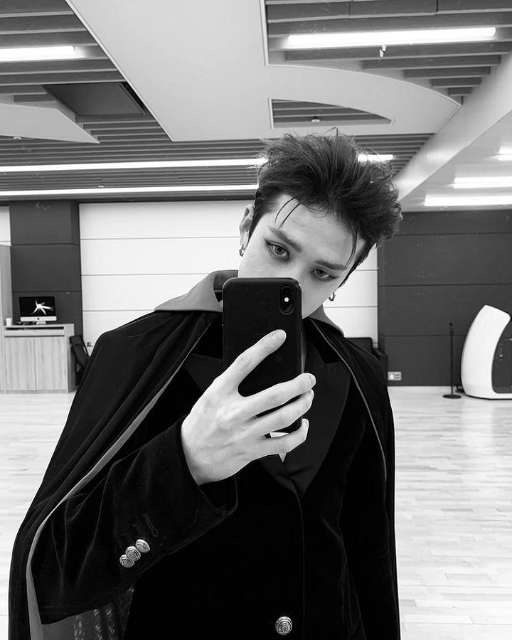 7 Potret Bang Chan Stray Kids Yang Diisukan Lakukan Pose Rasis