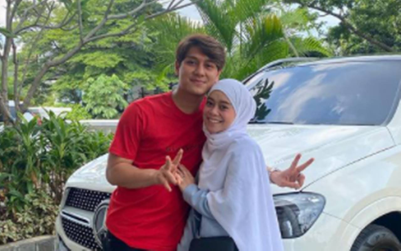 Rizky Billar-Lesty Kejora Abadikan Momen Akad Nikah Lewat MV 'Takdir Cinta'