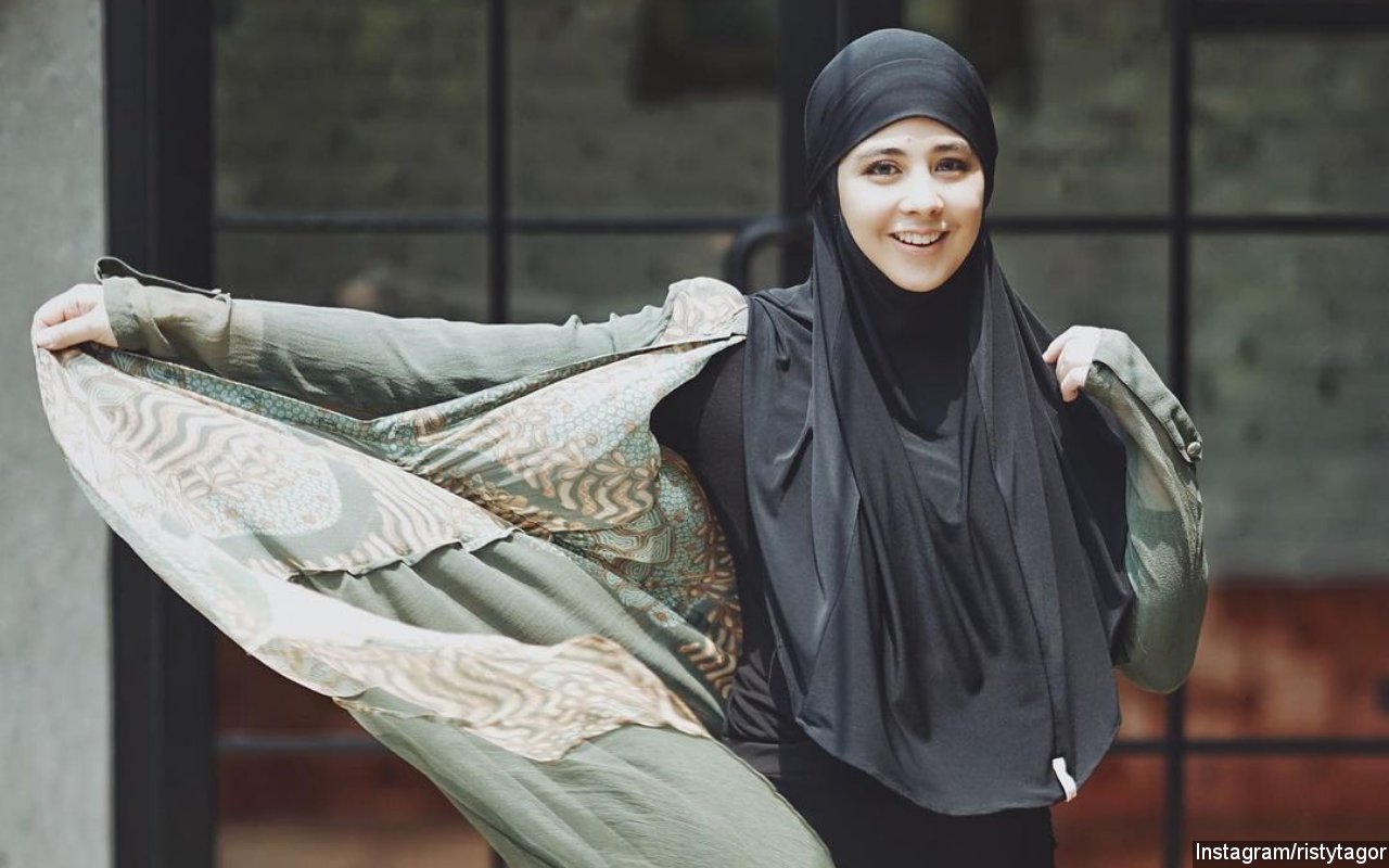 7 Potret Tangguh Risty Tagor Yang Diisukan Hadapi Perceraian Dengan ...