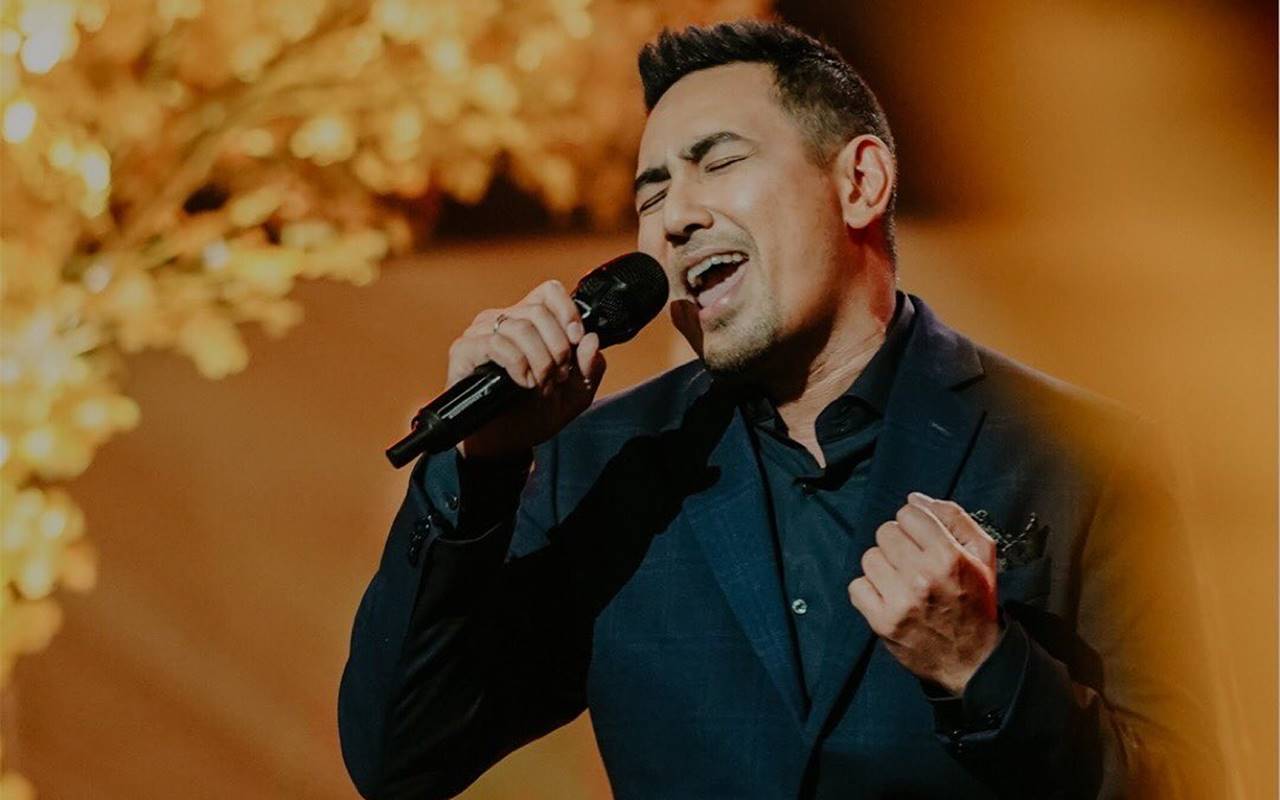 Hampir Semua Lagunya Galau, Rio Febrian Ternyata Punya Alasan Menarik Ini