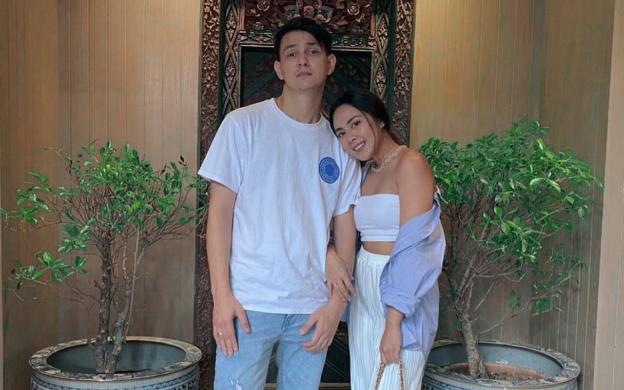 Marcell Darwin Pamer Cium Istri di Momen Ultah, Ekspresi Anak Bikin Salfok