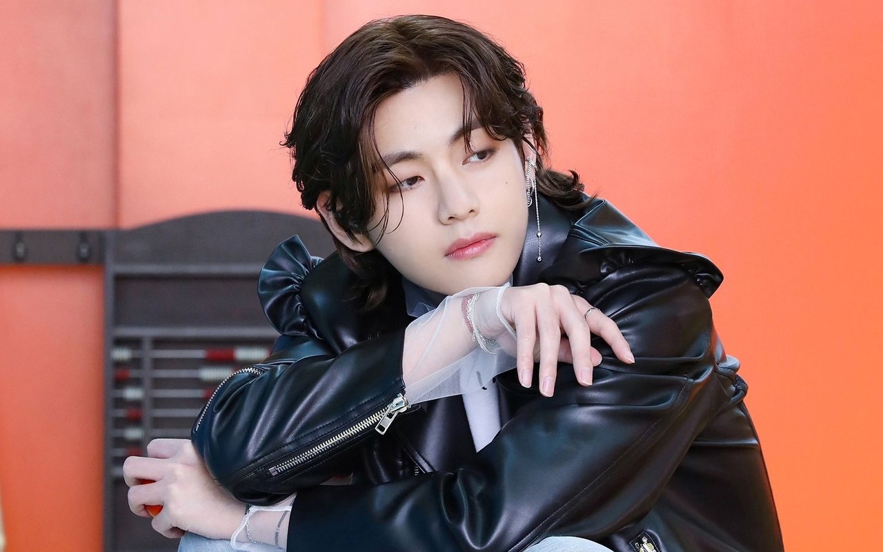 V BTS Posting Selfie di Twitter Perdana Sejak Dua Tahun, Akui Lupa ...