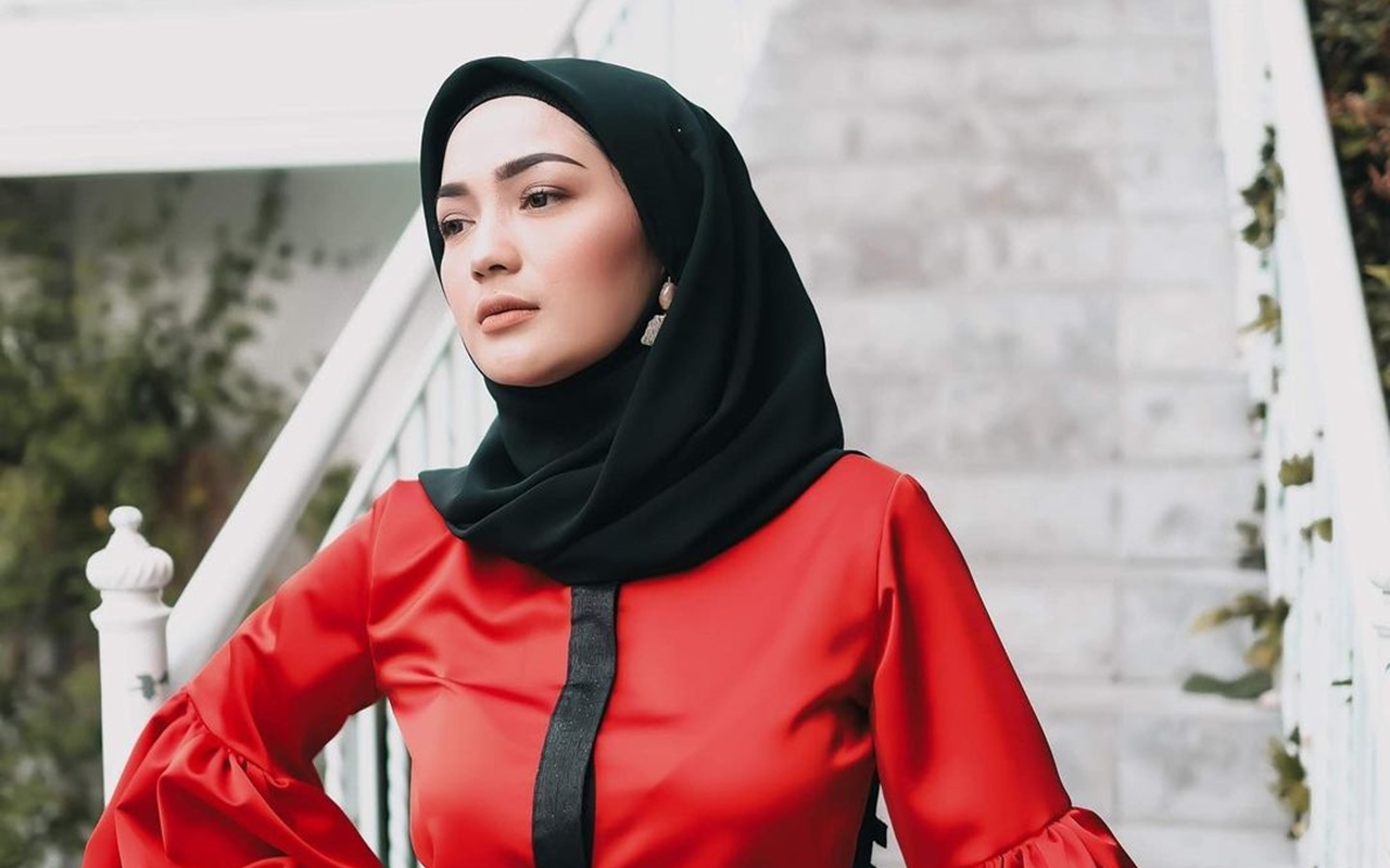 7 Potret Cantik Imel Putri Cahyati Yang Kini Berjuang Jalani Kemoterapi