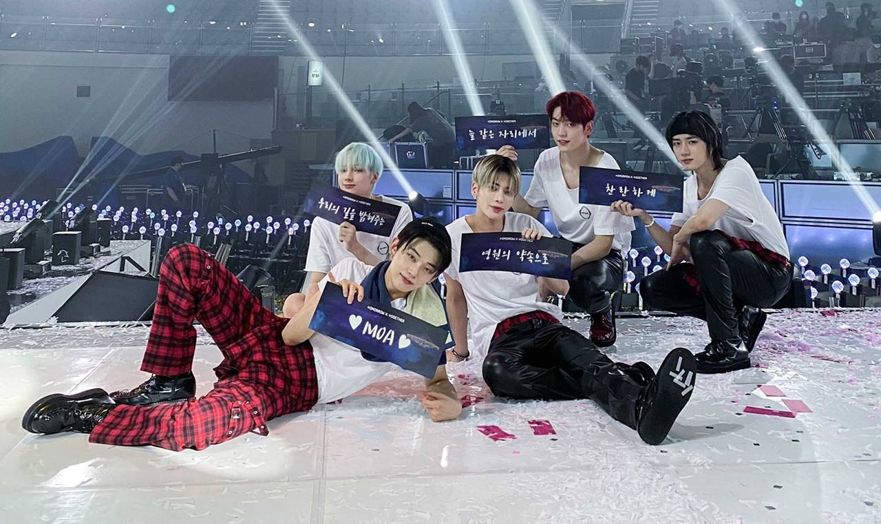 Konser Perdana TXT Sukses Besar Disaksikan 126 Negara, Visual Tak Biasa ...