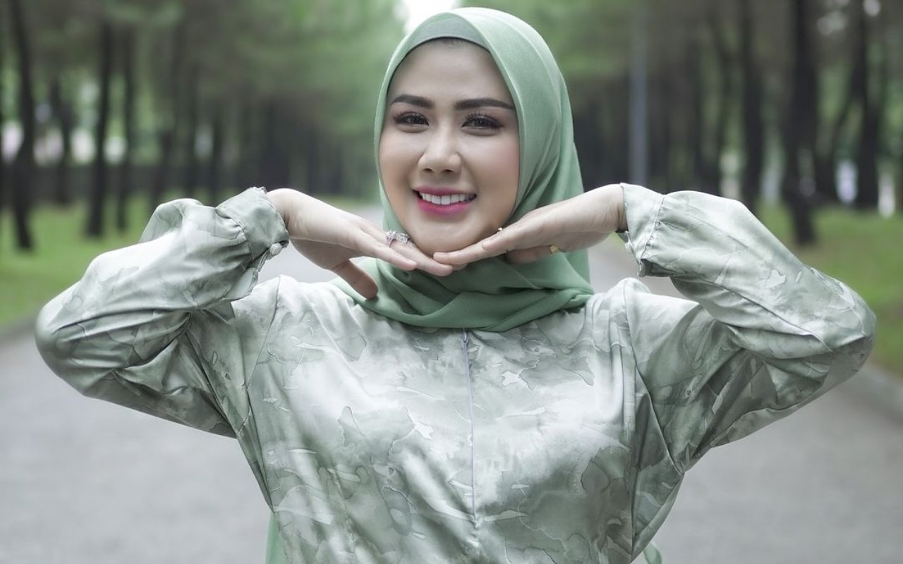 8 Potret Rey Utami Usai Viral Ngaku Siap Dipoligami