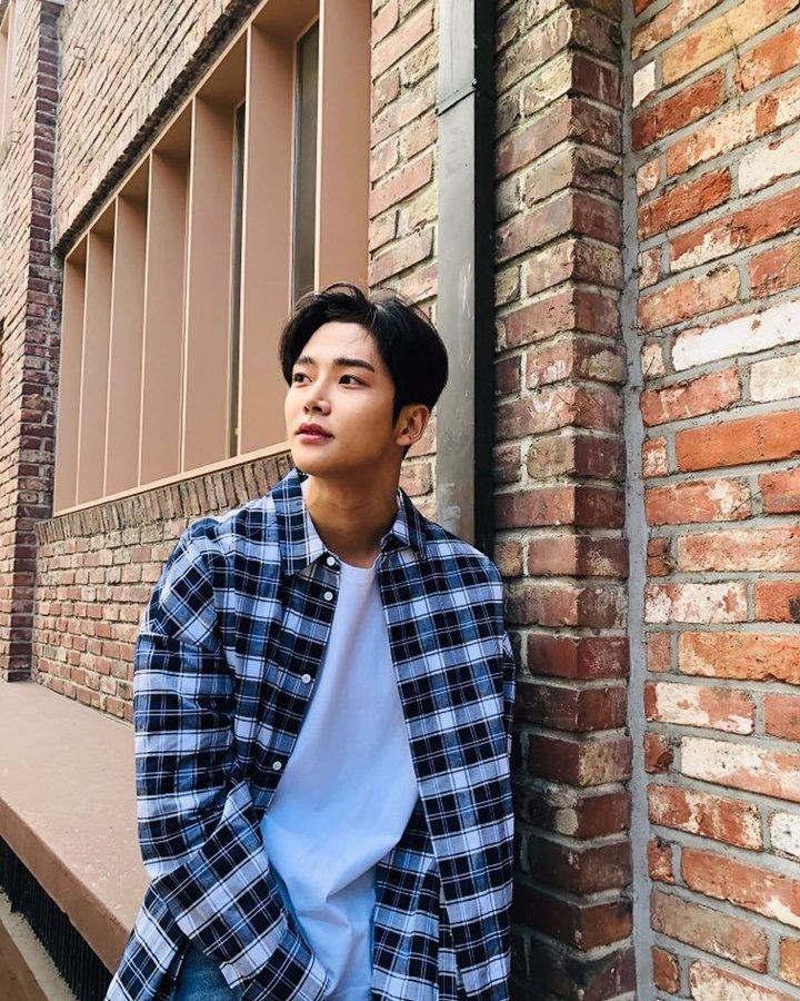 8 Potret Boyfriend Material Rowoon SF9, Pemeran Utama di 'The King's ...