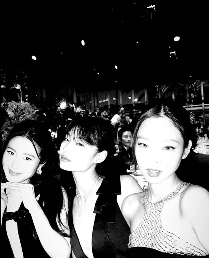 Potret Jennie BLACKPINK Bareng Anak Sultan yang Digosipkan Pacar V BTS ...