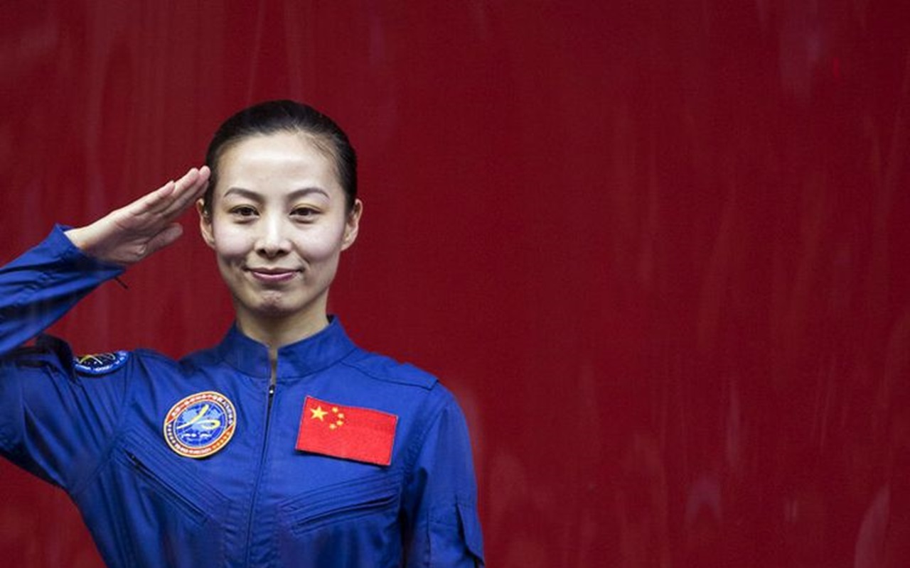 Astronot Wang Yaping Jadi Wanita Tiongkok Pertama yang Berjalan di Luar ...