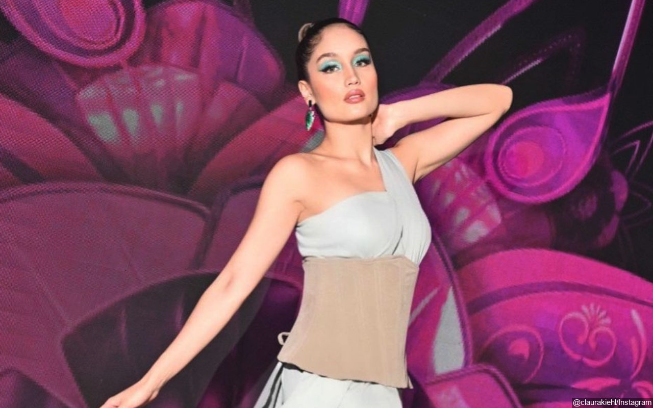 Cinta Laura Pakai Baju Transparan yang Dijahit Sampai ke Sepatu, Hal Ini Justru Diributkan