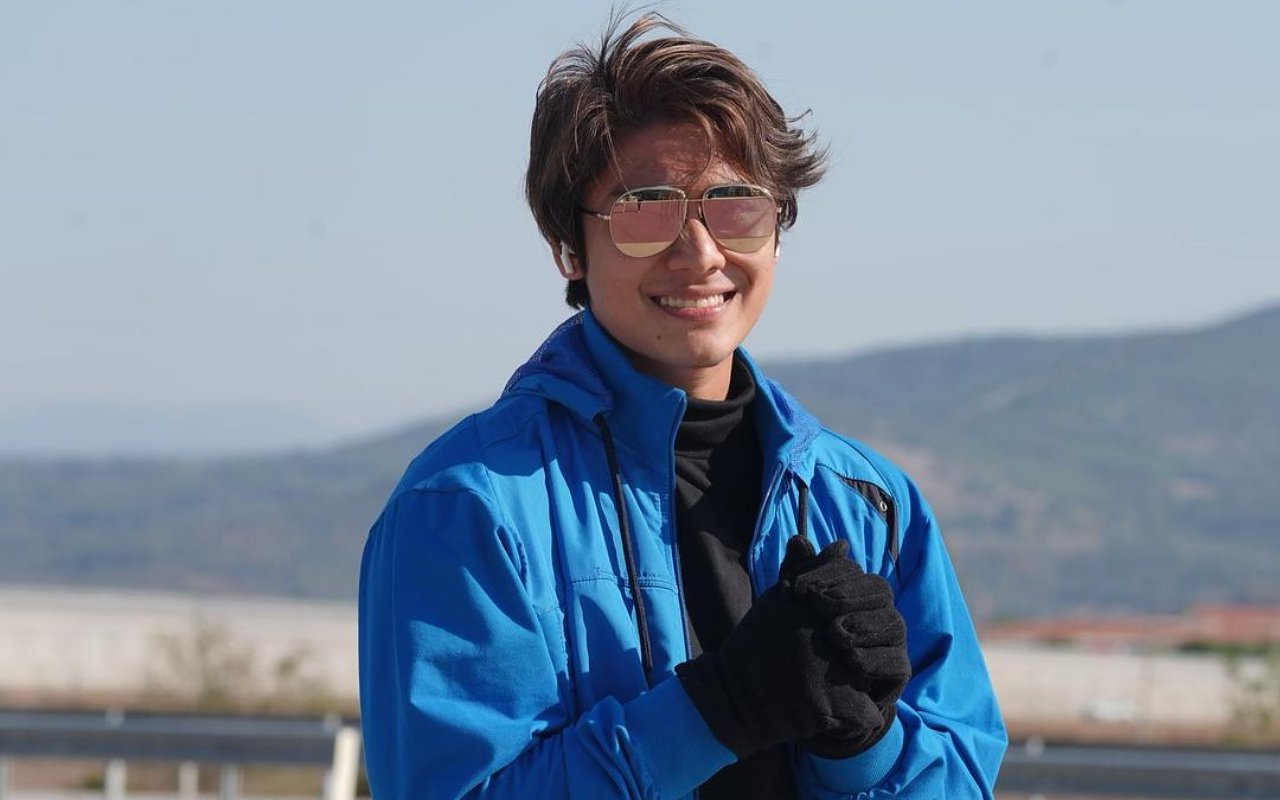 Penampilan Baru Rizky Billar Berambut Cokelat dan Poni Lempar, Mirip ...