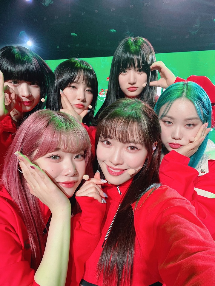 Selca super kompak usai showcase pertama