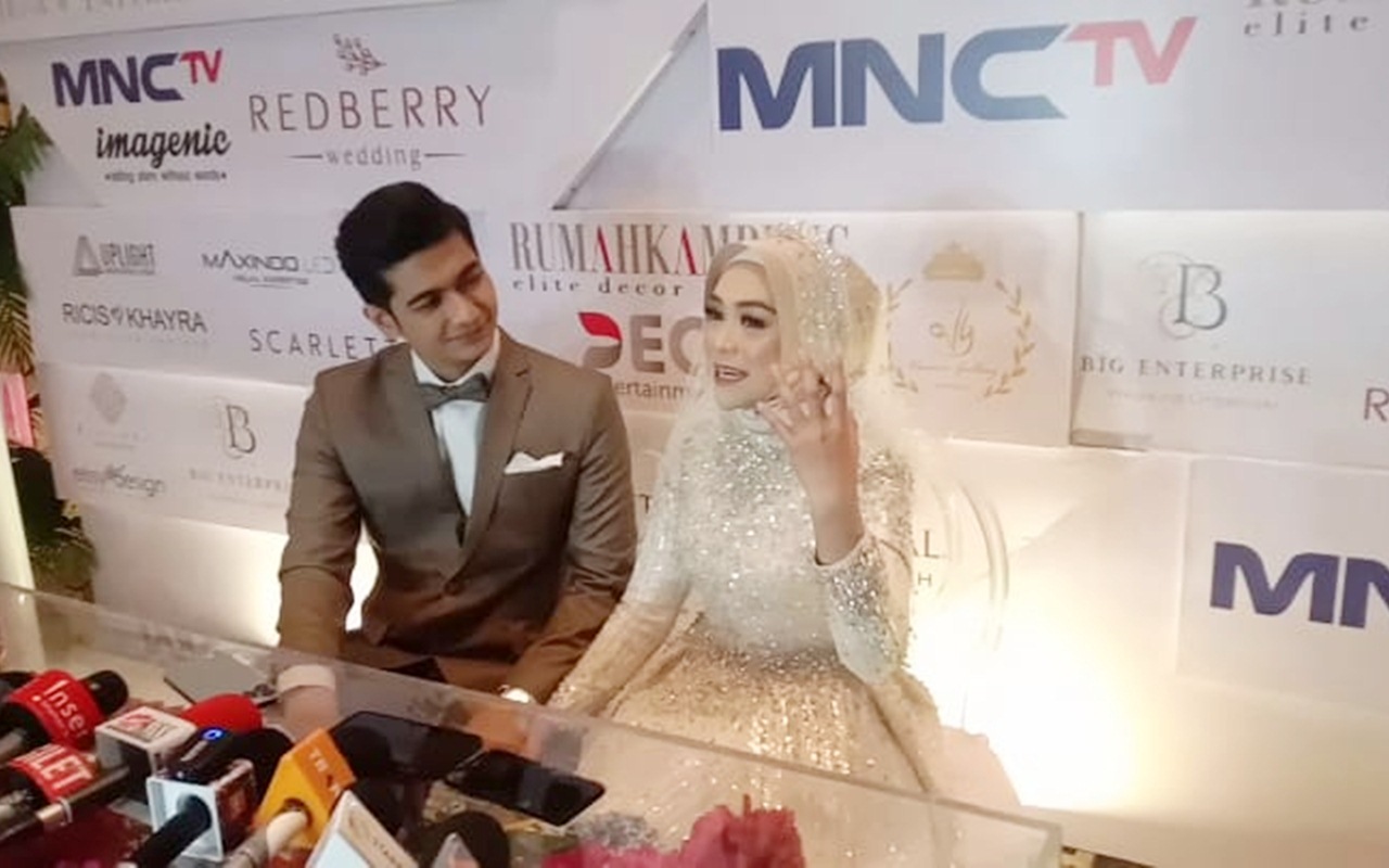 Tampil Anggun, Ternyata Persiapan Baju Adat Pernikahan Ria Ricis Hanya ...