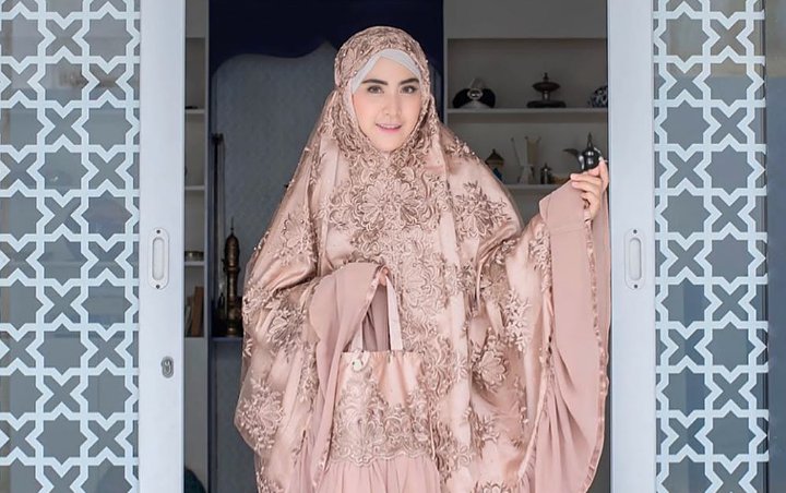 Sederet Potret April Jasmine, Viral Dihujat Pamer Saat Naik Moge ...