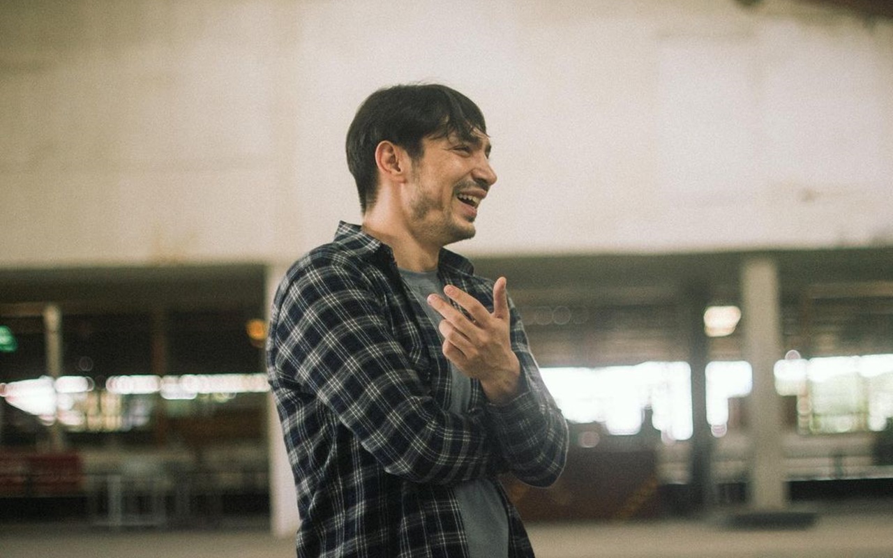 8 Potret Awet Muda Abimana Aryasatya, Siap Bintangi Film Garapan Netflix