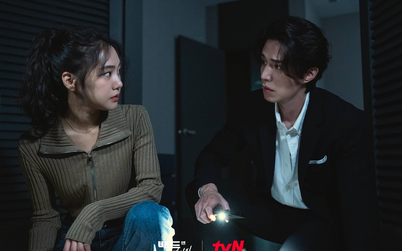 Lee Dong Wook dan Han Ji Eun Saling Tatap, 'Bad and Crazy' Isyaratkan ...