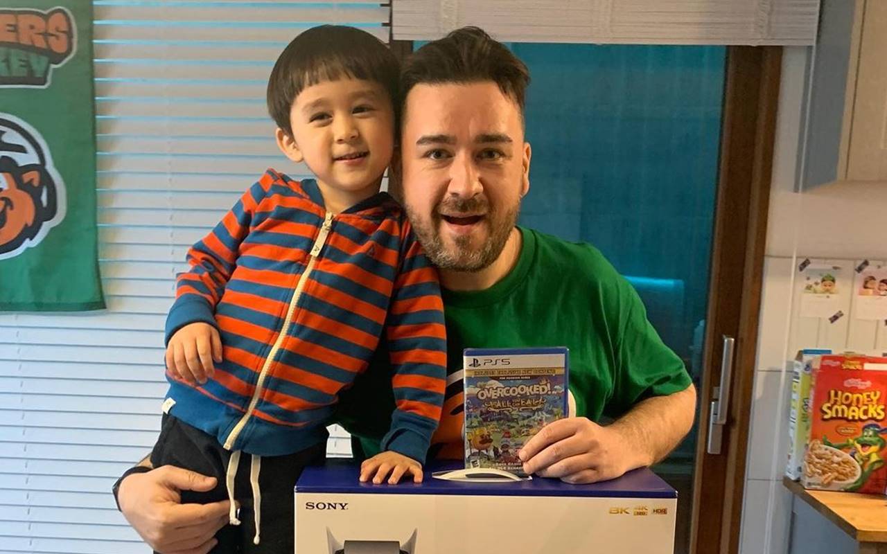 Video Bentley Putra Sam Hammington Mendadak Viral Akibat Tidur Dengan ...