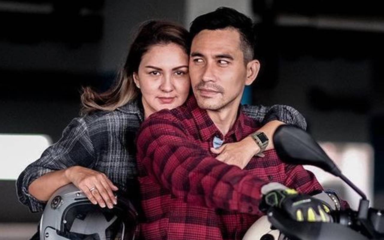 Sudah Pulang dari RS, Donna Agnesia Ajak Darius Sinathrya Dinner Berdua