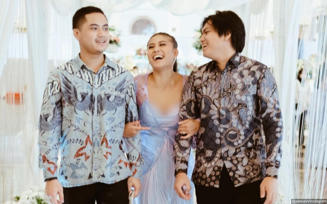 Sudah Jadi Tunangan Gangga Kusuma, Awkarin Unggah Foto Tetap Akur ...