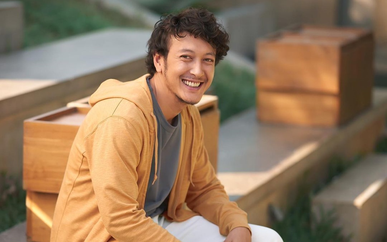 Dimas Anggara Ziarah ke Makam Alm Timbul Sebelum Bintangi Film ...