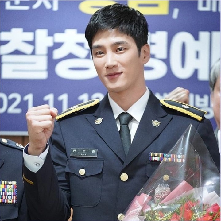 Gantikan Kim Seon Ho, 8 Potret Ahn Bo Hyun Siap Gabung Yoona Bintangi Film Baru