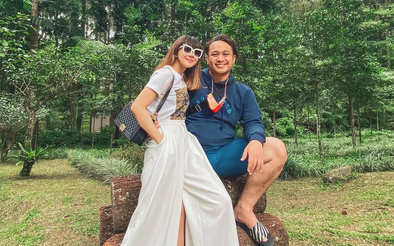 Tak Sanggup Simpan Rahasia, Istri Gilang Dirga Umumkan Kehamilannya di ...