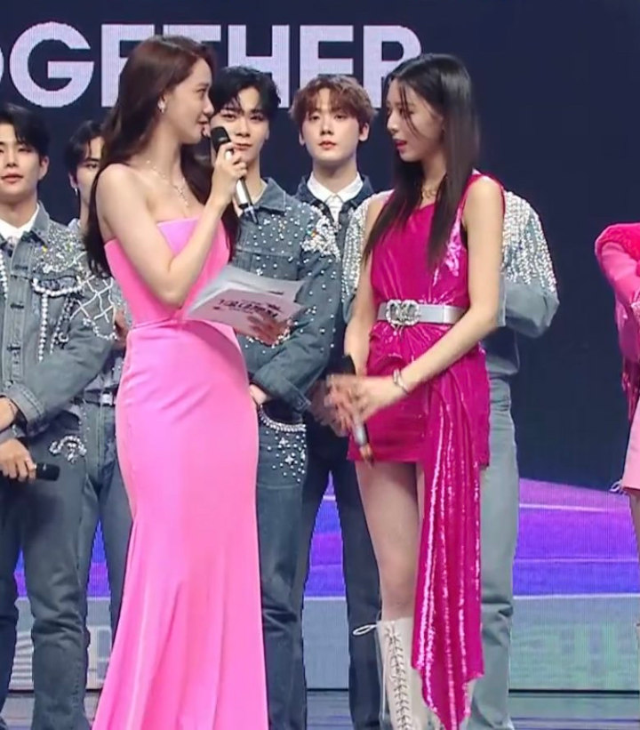 MBC Gayo Daejejun 2021: Sempat Ngobrol, Visual Yoona SNSD dan Yuna ITZY Diadu