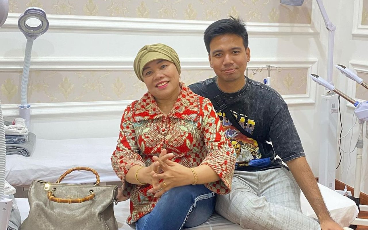 Frans Kakak Fuji Nyeker Usai Jumatan Pakai Sepatu Mahal, Reaksi Oma ...