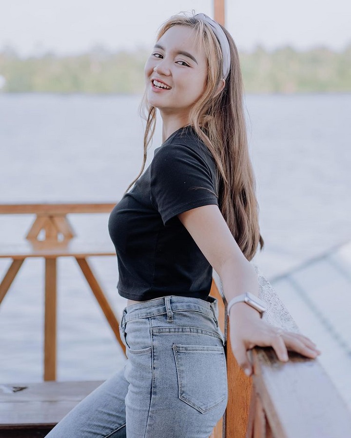 Viralkan Goyang Pargoy, Ini 10 Potret Liburan TikToker Kienzy Keliling ...