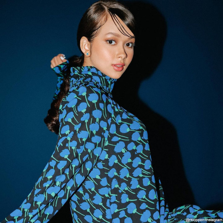 hitam legam dan elegan