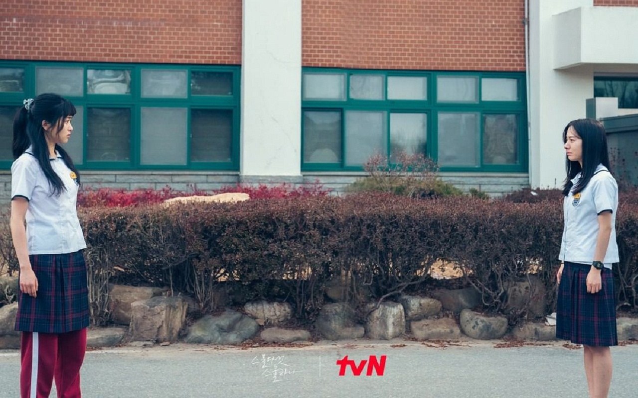 Bikin Lega, Kim Tae Ri dan Bona WJSN Akhirnya Jadi Bestie di 'Twenty-Five, Twenty-One'