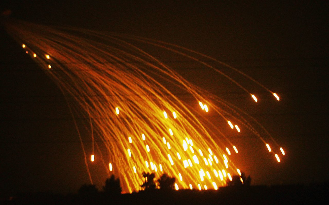 Begini Cara Menangani Serangan Bom Fosfor Putih yang Diduga Digunakan Rusia