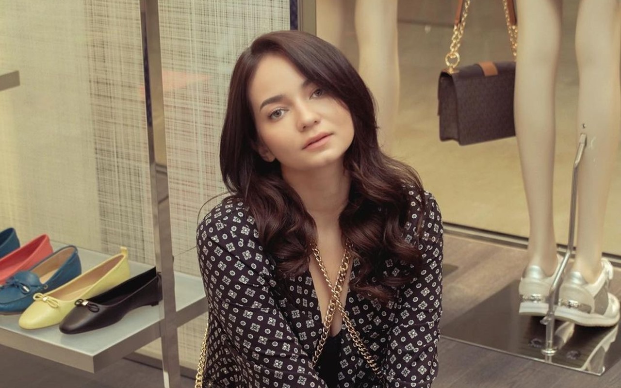 Heboh Enzy Storia Dapat Buket Bunga Cantik dari 'Ayang J', Pacar Baru?