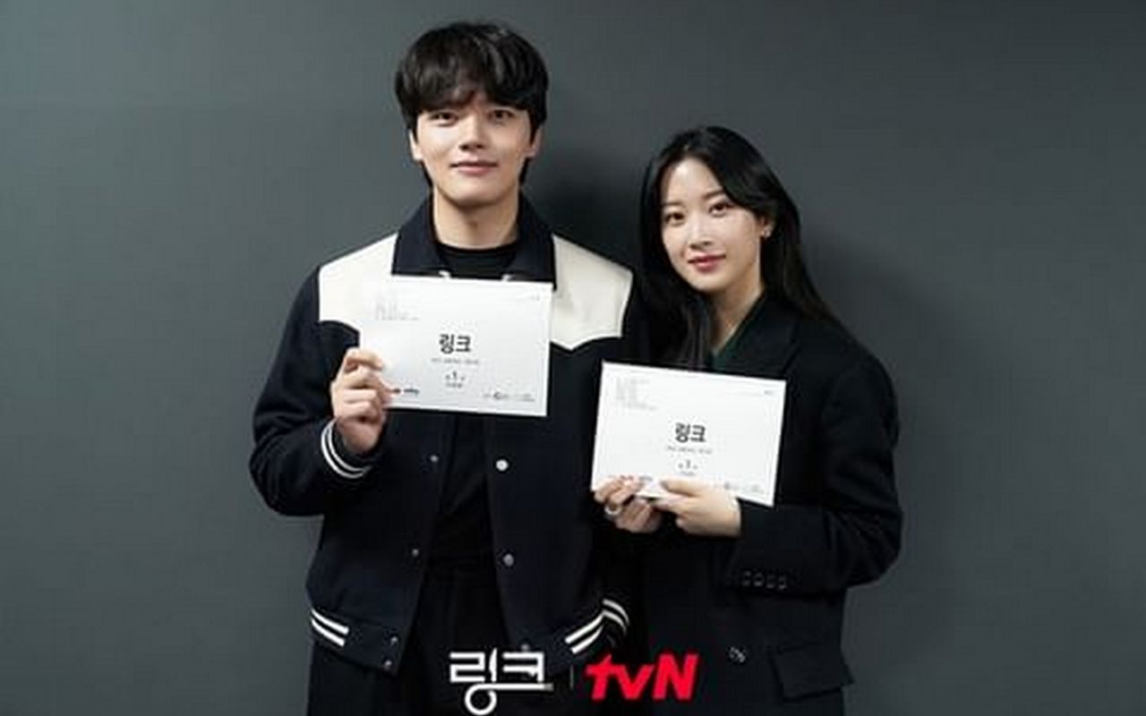 Moon Ga Young-Yoo Jin Go Cs Beber Detail Karakter di Drama Fantasi ...