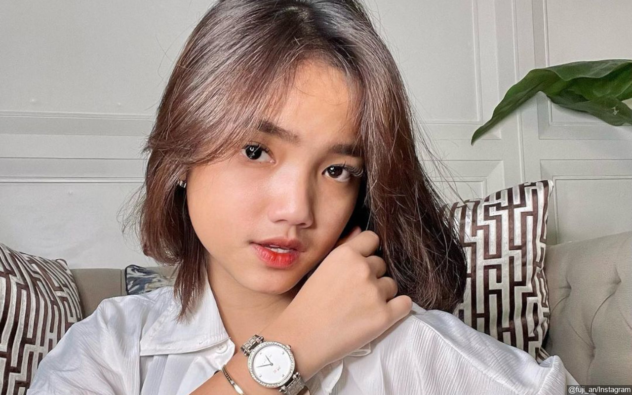 Viral Wanita Disebut 'Kembaran' Fuji, Gaya Saat Depan Kamera Ikutan Mirip?