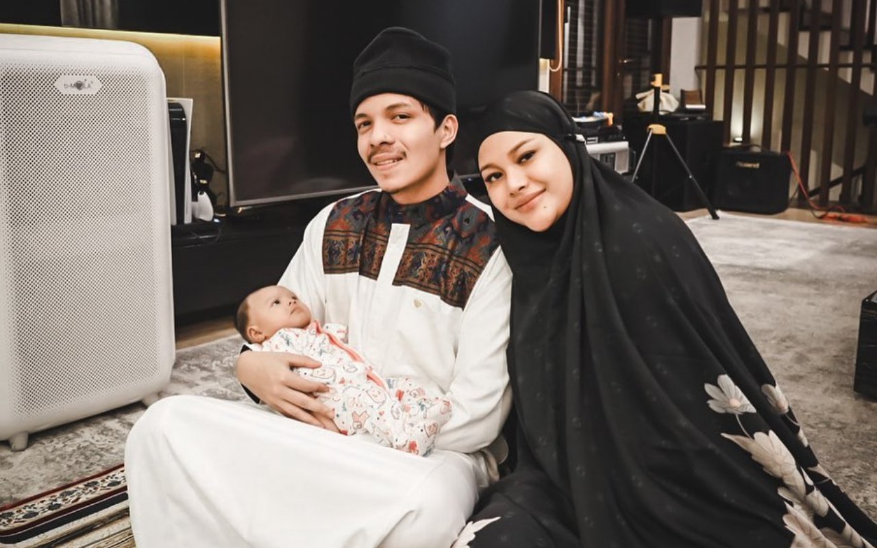 Belum Genap 2 Bulan, Ameena Putri Atta Halilintar Difoto Saat Pakai ...