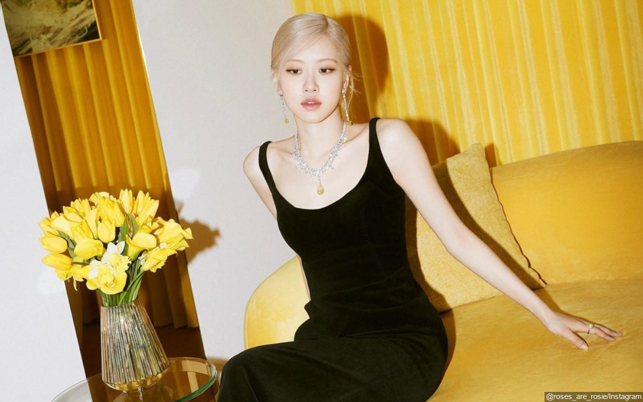 Potret Lain Rose BLACKPINK di Harper's Bazaar, Bajunya Nggak Kalah Seksi