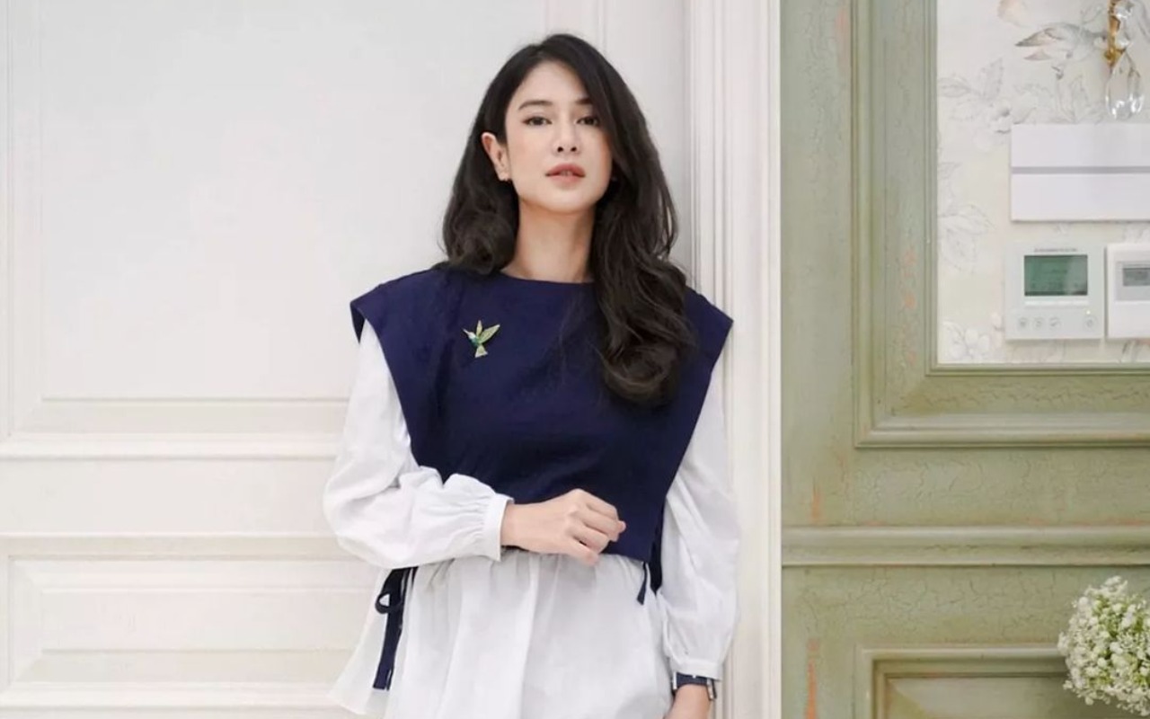 Eksplor Olahraga Baru, Dian Sastro Tampil Energik Kenakan Rok Mini ...