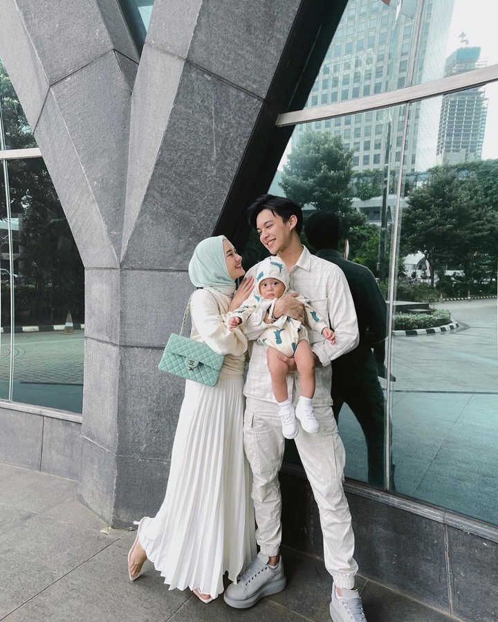 Dinda Hauw dan Rey Mbayang