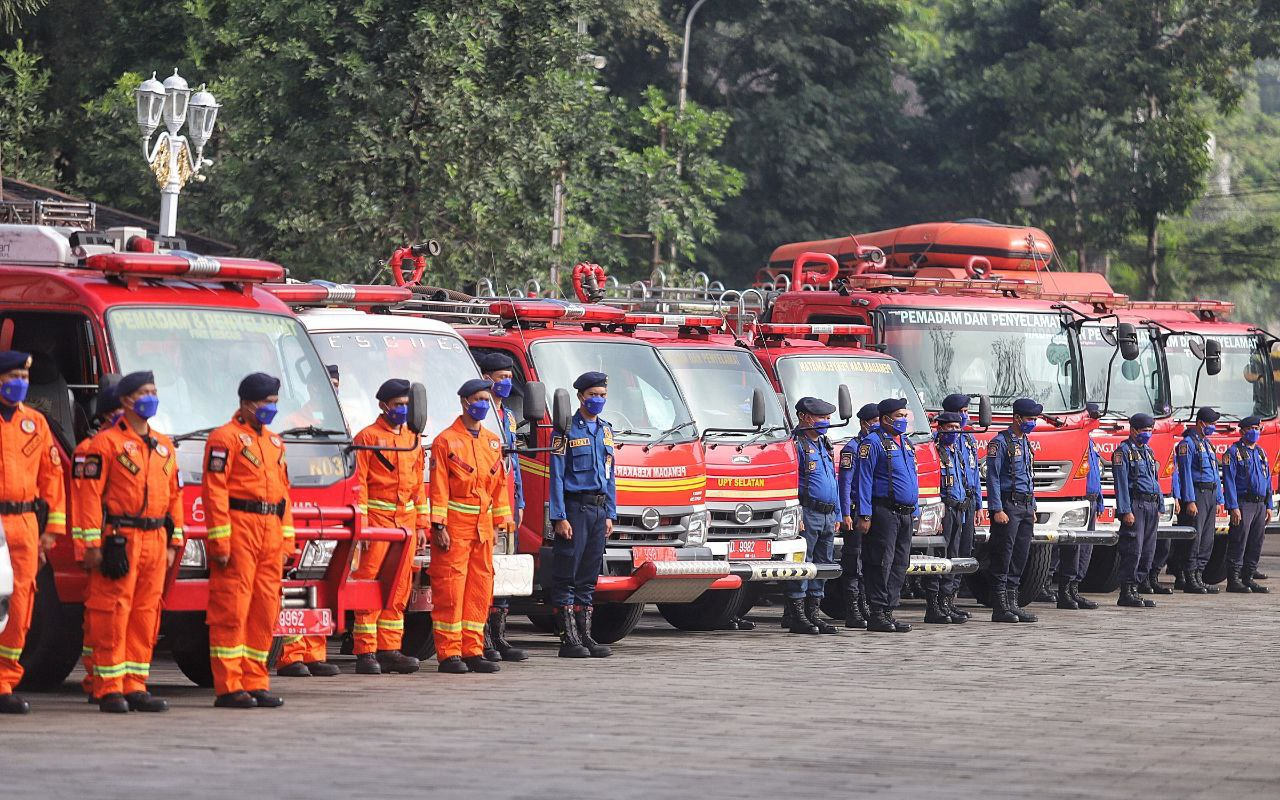 Tim Damkar Dikerahkan Evakuasi Tikus Mati Usai Warga di Depok Lapor ...