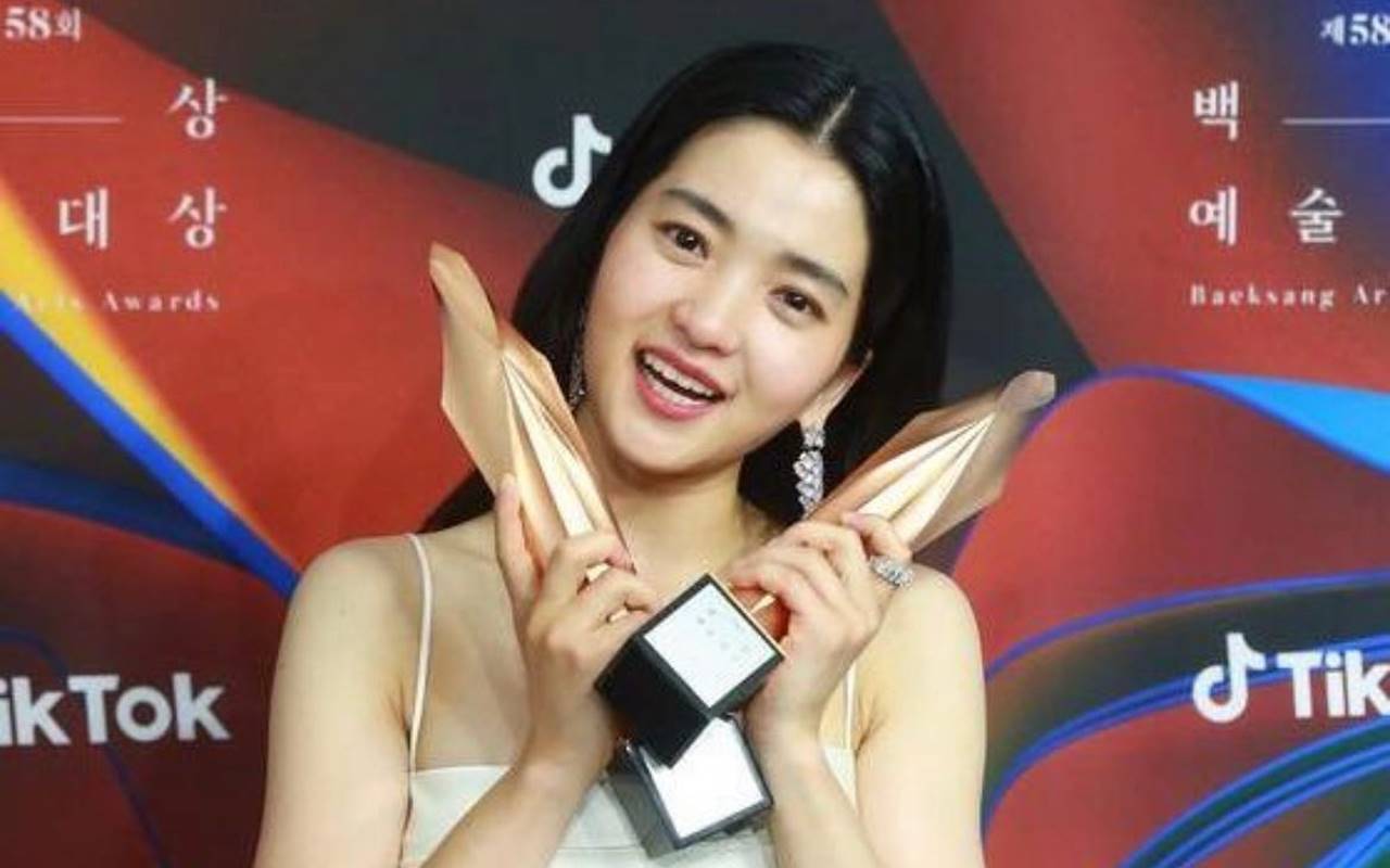 Baeksang Arts Awards 2022: Kim Tae Ri Menang Aktris Terbaik Akui Gugup Sampaikan Pidato