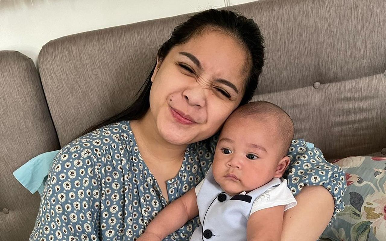 Momen Rayyanza Anteng Saat Nagita Slavina Sedot Ingusnya Bikin Netizen Heran