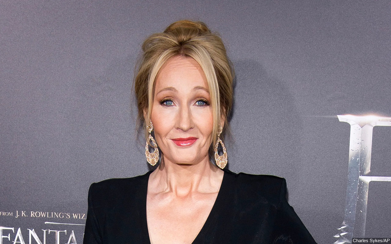 Warner Bros Discovery Dilaporkan Ingin Bertemu J K Rowling Bahas