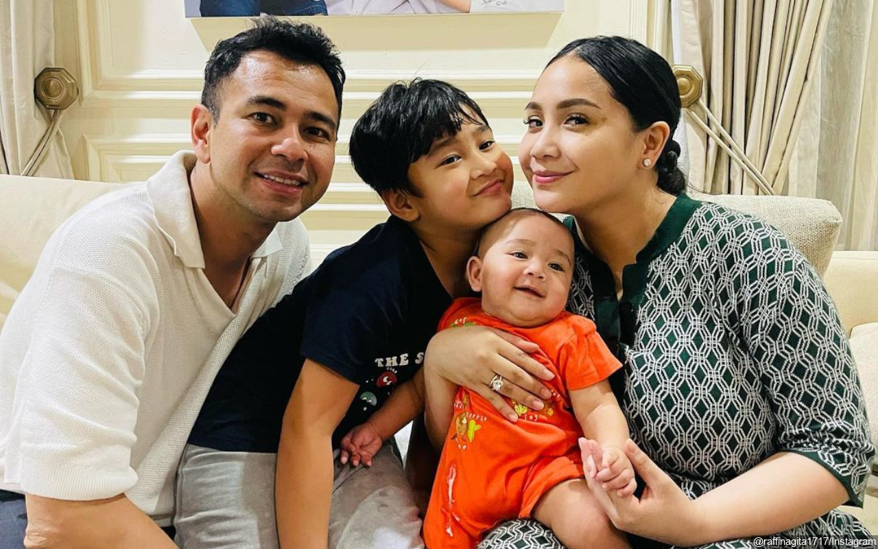 Nagita Slavina Baru Buka Amplop THR Rafathar-Rayyanza, Isi Pecahan Uang Merah Biru Bikin Melongo