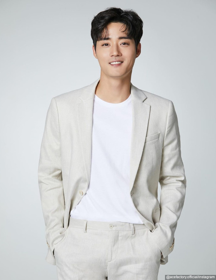 Jadi Suami Seo Ye Ji di 'Eve', Intip 10 Potret Karismatik Lee Ha Yul